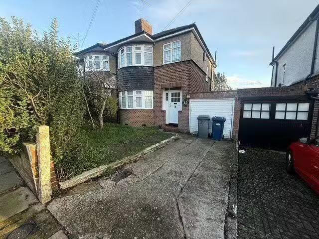 3 bedroom semi detached house for rent in Bevan Road, birdfost.