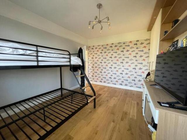 3 bedroom semi detached house for rent in Beverley Road, Worcester Park, KT4