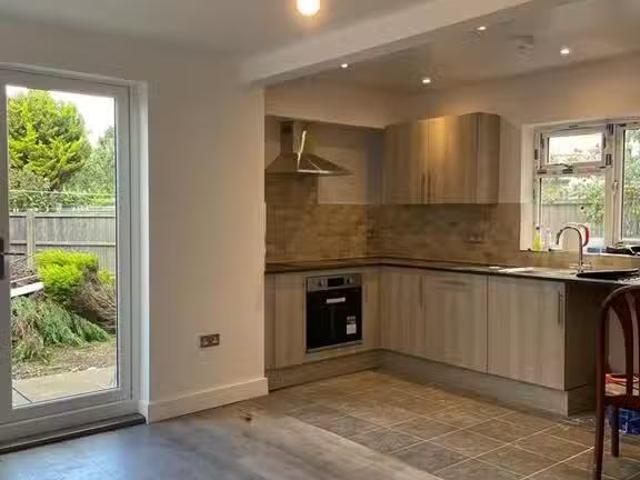 3 bedroom semi detached house for rent in Bidford Road, Northf.