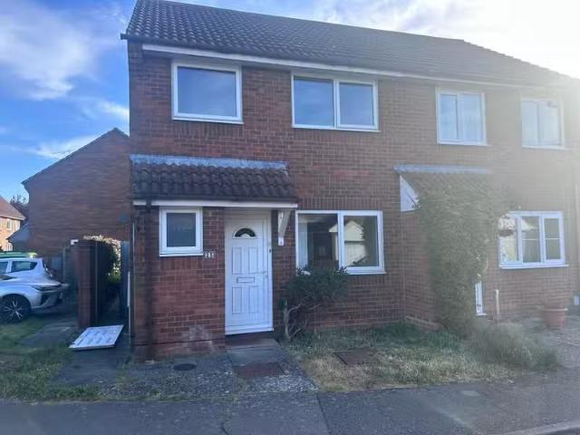 3 bedroom semi detached house for rent in Bignell Croft, Colch.