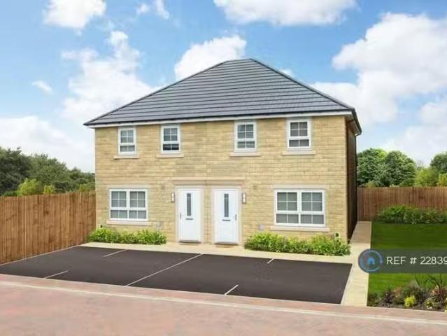3 bedroom semi detached house for rent in Billets Avenue, Brad.