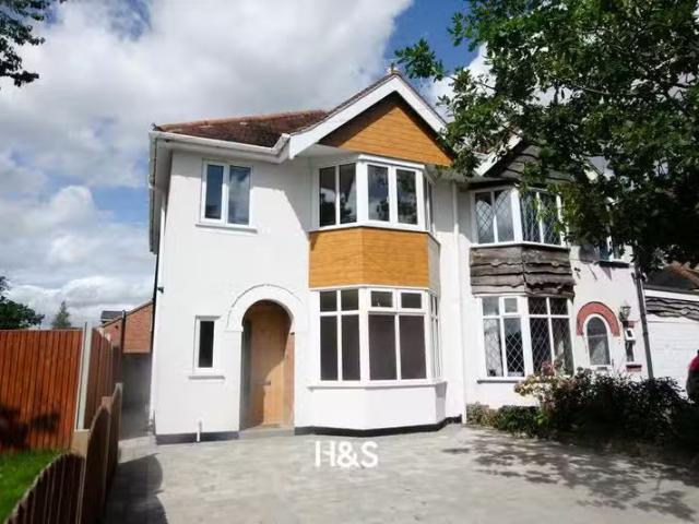 3 bedroom semi detached house for rent in Bills Lane, Shirley.
