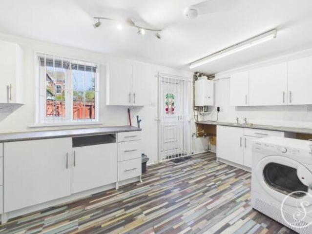 3 bedroom semi detached house for rent in Birch Avenue, Leeds, LS15
