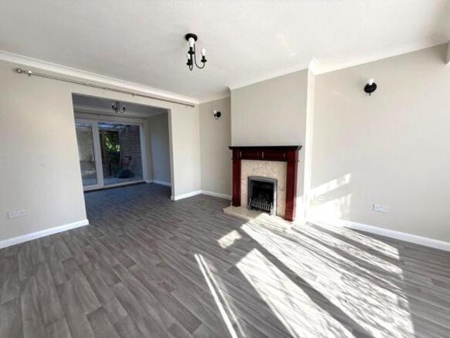 3 bedroom semi detached house for rent in Birch Grove, Hempstead, ME7
