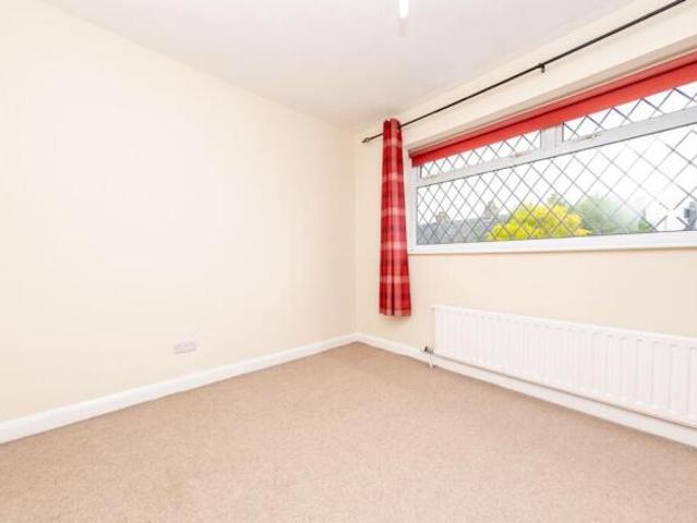 3 bedroom semi detached house for rent in Birchfield Avenue, Morley, LS27
