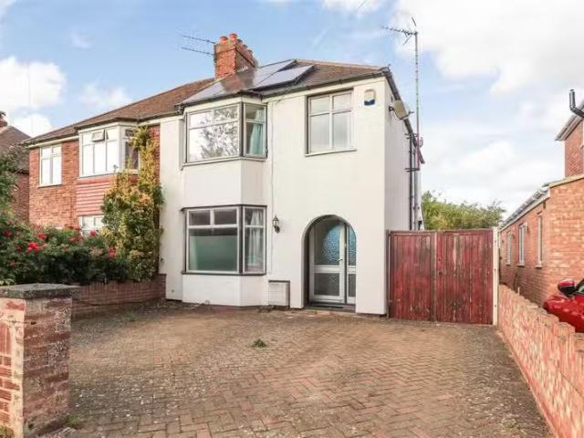 3 bedroom semi detached house for rent in Birdwood Road, Cambr.