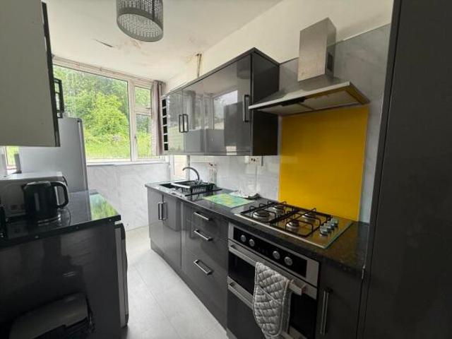 3 bedroom semi detached house for rent in Birmingham New Road, Bilston, WV14