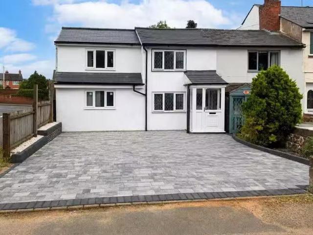 3 bedroom semi detached house for rent in Birmingham Road, Lic.