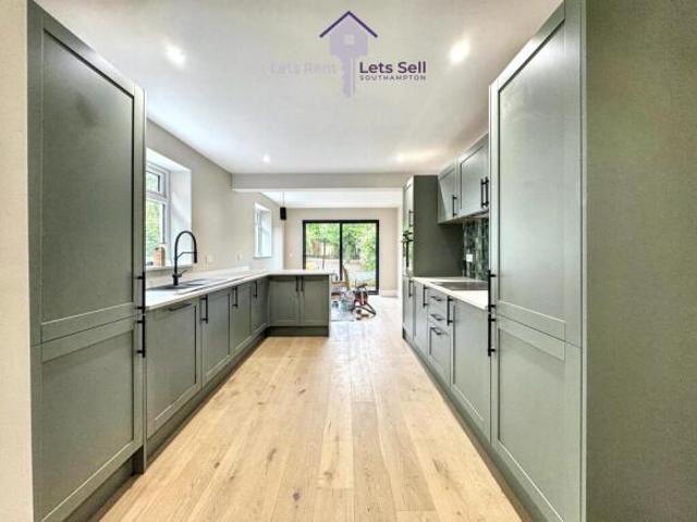 3 bedroom semi detached house for rent in Ashtree, Bitterne Park, SO18 1LY, SO18