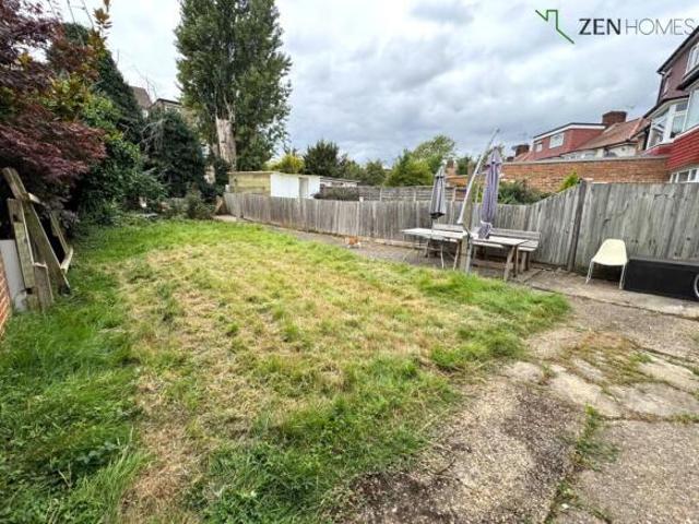 3 bedroom semi detached house for rent in Booth Road, London, NW9