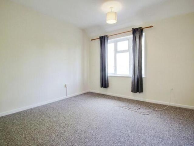 3 bedroom semi detached house for rent in Bourne Road, Swindon, SN2