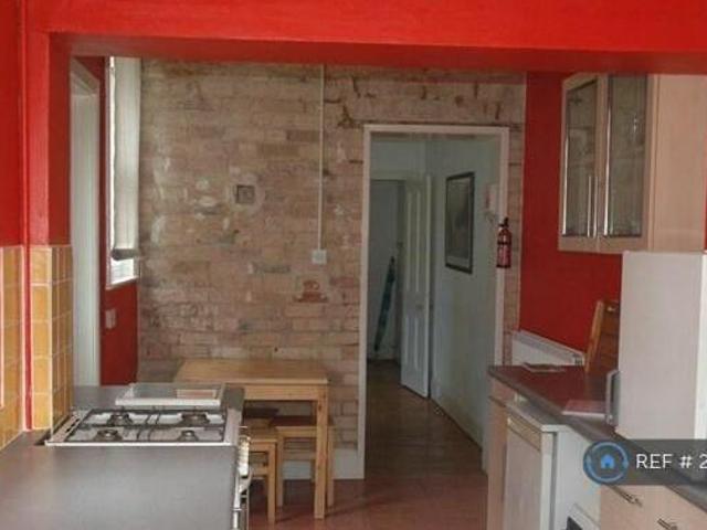 3 Bedroom Semi detached House For Rent In Bournemouth
