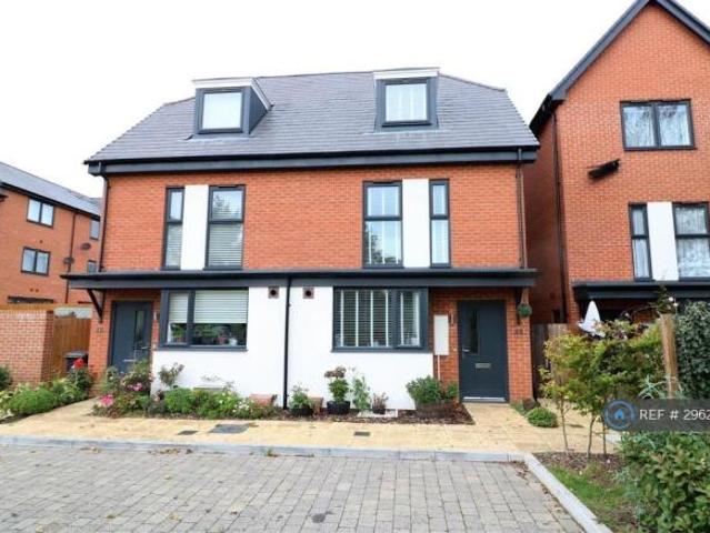 3 bedroom semi detached house for rent in Bowden Row, Reading, RG30