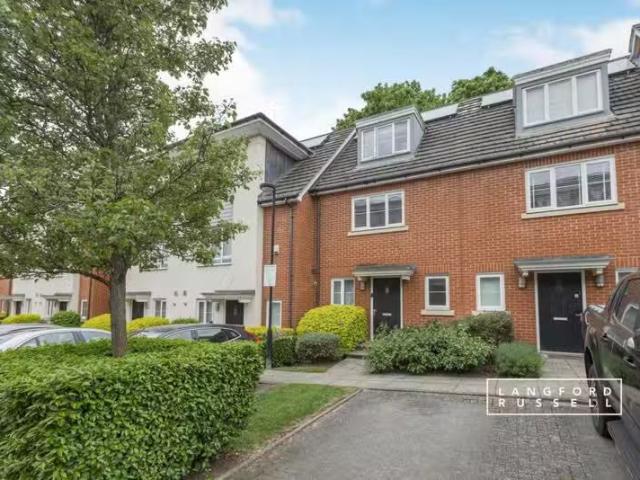 3 bedroom semi detached house for rent in Blossom Drive Orping.