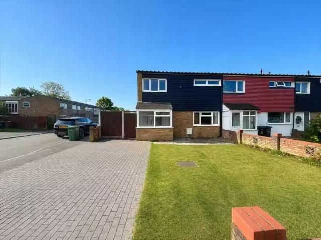 3 bedroom semi detached house for rent in Blair Grove, Birming.