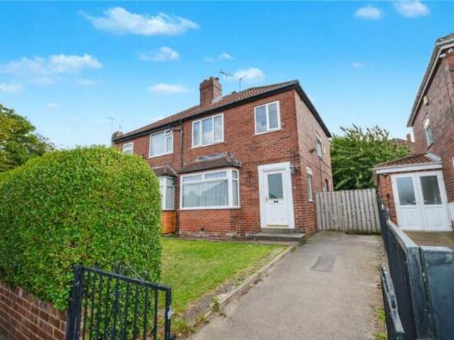 3 bedroom semi detached house for rent in Blakeney Road, Leeds, LS10