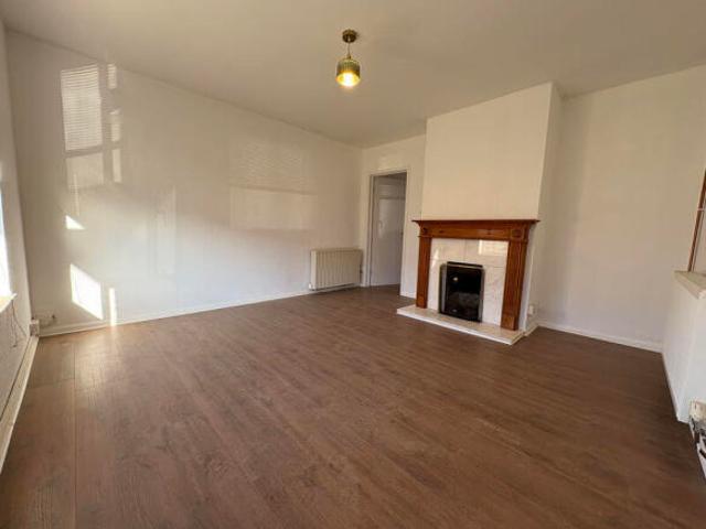 4 bedroom semi detached house for rent in Blumfield Crescent, Slough, SL1