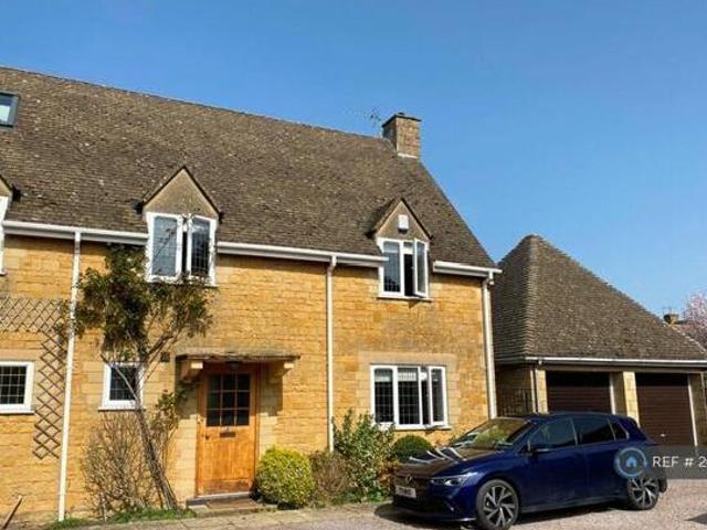 3 Bedroom Semi detached House For Rent In Broadway