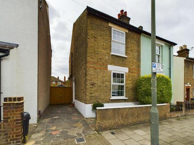 3 Bedroom Semi detached House For Rent In Bromley, Kent