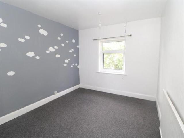 3 bedroom semi detached house for rent in Bronte Avenue, Balby, Doncaster, DN4