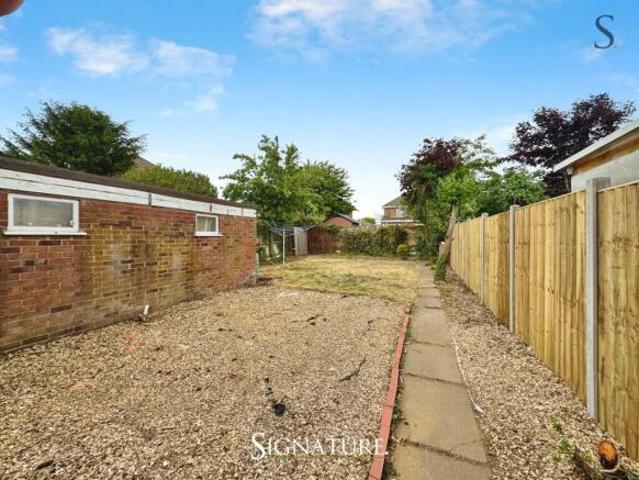 3 bedroom semi detached house for rent in Brabazon Road, Oadby, LE2
