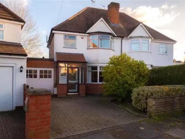 3 bedroom semi detached house for rent in Bradnock Close, King.