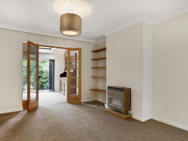 3 Bedroom Semi detached House For Rent In Bramley, Guildford