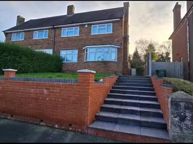3 bedroom semi detached house for rent in Brandhall Road, Oldb.