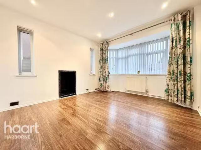 3 bedroom semi detached house for rent in Brandhall Road, Oldb.
