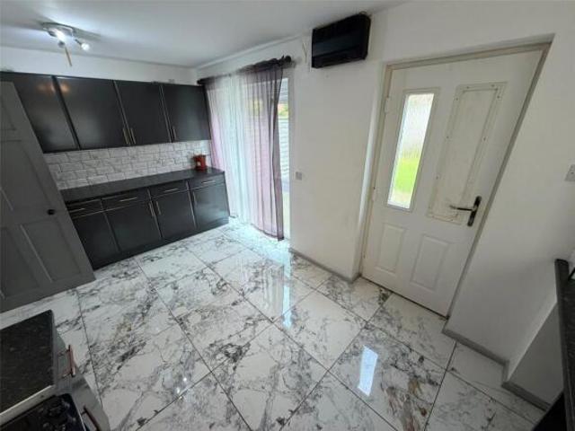 3 bedroom semi detached house for rent in Bransdale Close, Wolverhampton, WV6