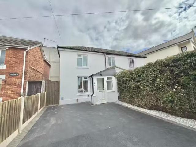 3 bedroom semi detached house for rent in Brassey Road, Bourne.
