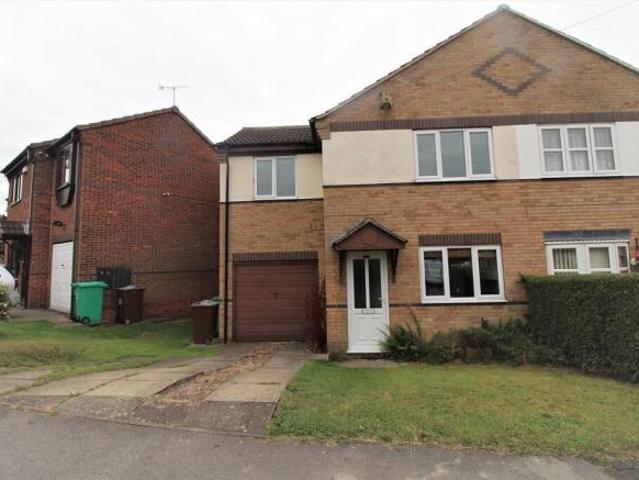 3 bedroom semi detached house for rent in Britannia Avenue, Basford, NG6