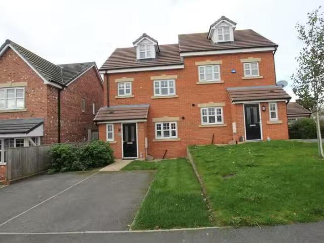 3 bedroom semi detached house for rent in Briarwood Road, Ewlo.