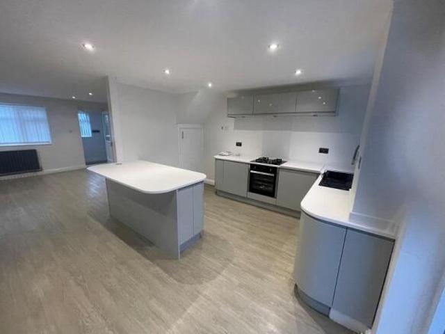 3 bedroom semi detached house for rent in Brisbane Drive, Nottingham, NG5