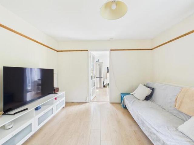 3 bedroom semi detached house for rent in Buckingham Drive, Leicester, LE2