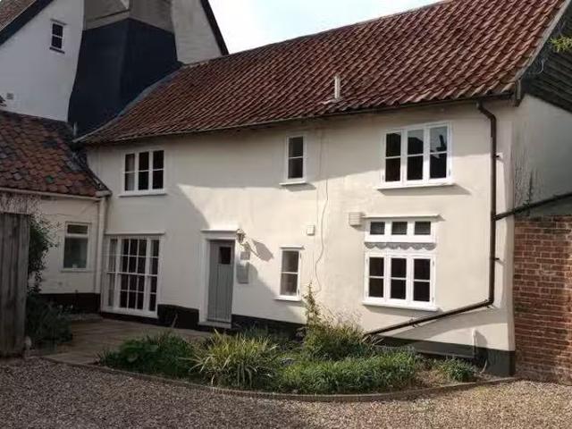 3 bedroom semi detached house for rent in Buckshorn Lane, IP23