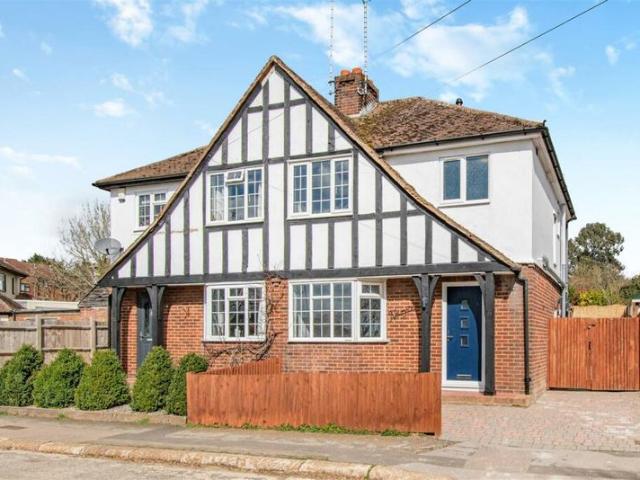 3 bedroom semi detached house for rent in Bull Orchard, Maidst.
