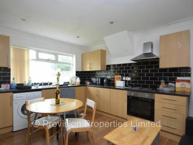 3 Bedroom Semi detached House For Rent In Burley, Leeds