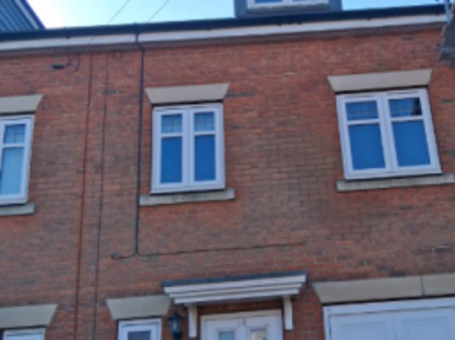 3 bedroom semi detached house for rent in Burnham Avenue, Bradford, BD4
