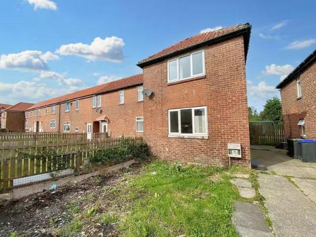 3 bedroom semi detached house for rent in Burns Terrace, Shott.