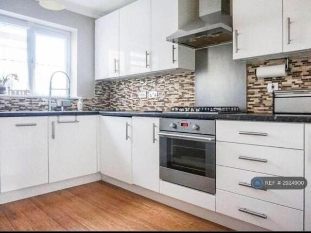 3 bedroom semi detached house for rent in Butterton Drive, Manchester, M18
