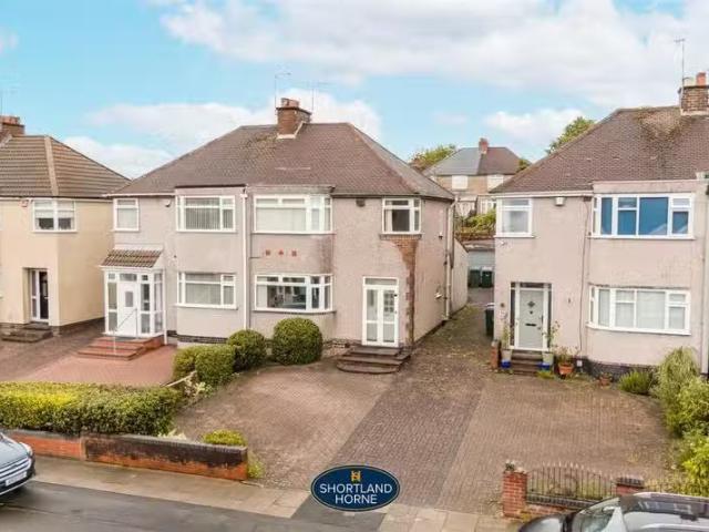 3 bedroom semi detached house for rent in Byfield Road, Coundo.