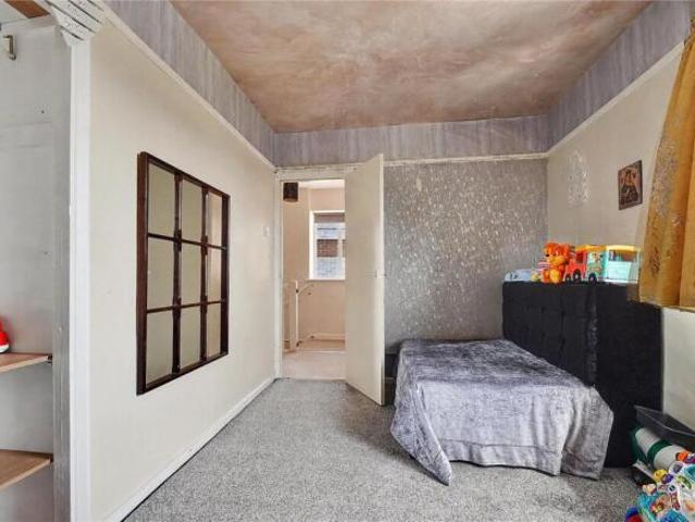 3 bedroom semi detached house for rent in Canterbury Road, Worcester, Worcestershire, WR5