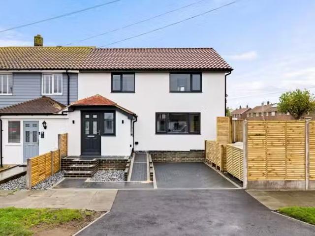 3 bedroom semi detached house for rent in Canute Road, Deal, C.