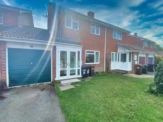 3 bedroom semi detached house for rent in Cacklebury Close, Ha.