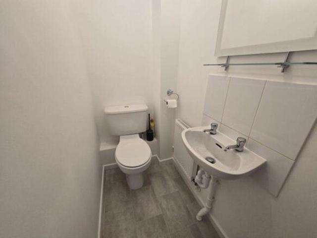 3 bedroom semi detached house for rent in Cara Close, Leicester, LE2