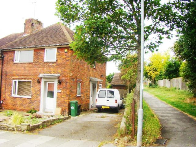 3 bedroom semi detached house for rent in Carden Avenue, Brighton, BN1