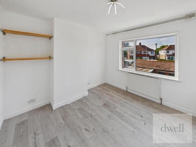 3 bedroom semi detached house for rent in Cardinal Road, Beeston, Leeds, LS11