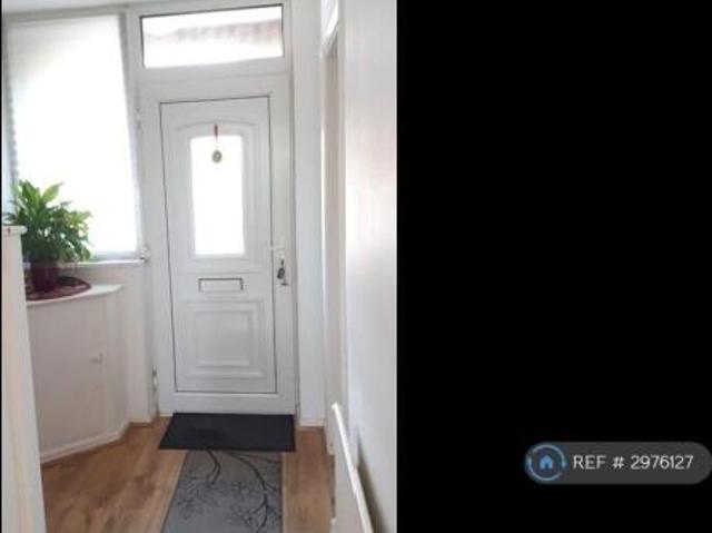 3 bedroom semi detached house for rent in Carlton Drive, Wigston, Leicester, LE18