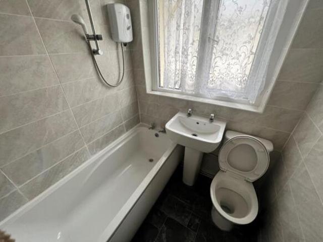 3 bedroom semi detached house for rent in Carmarthen Road, Swansea, SA1